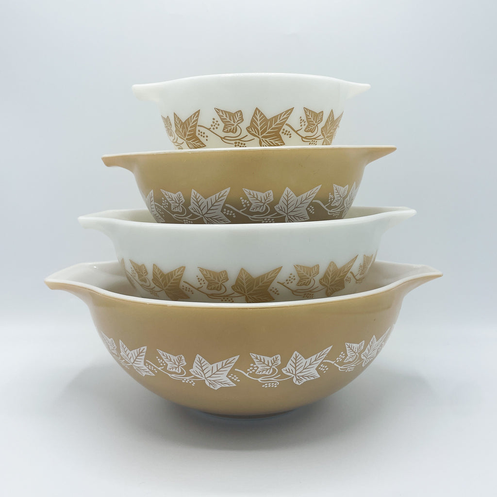 Vintage 1960s Ivy Sandlewood Pyrex Cinderella Bowl Set – Little Hippie